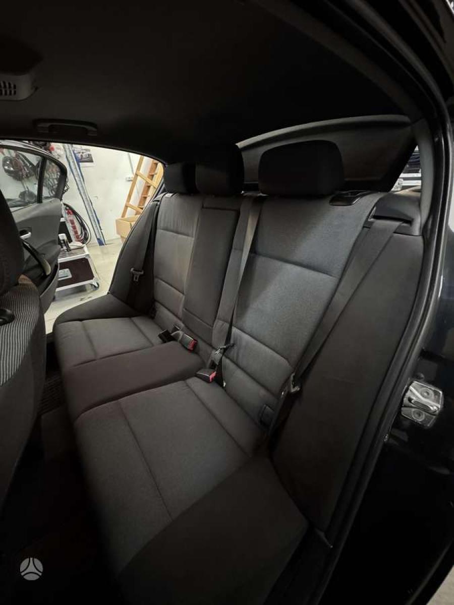 Melns BMW 118 2007 Kauņa, ar dzinēja tilpumu 2.00 L un nobraukumu 298 tūkst. km par 2800 €, foto 27 vietnē AUTOMOTO.COM.LV