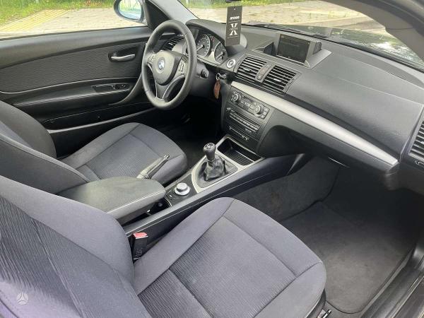 Melns BMW 118 2007 Kauņa, ar dzinēja tilpumu 2.00 L un nobraukumu 307 tūkst. km par 2300 €, foto 6 vietnē AUTOMOTO.COM.LV