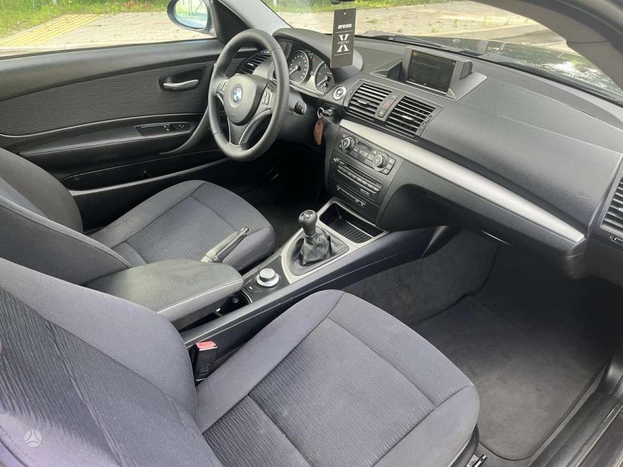 Melns BMW 118 2007 Kauņa, ar dzinēja tilpumu 2.00 L un nobraukumu 307 tūkst. km par 2300 €, foto 7 vietnē AUTOMOTO.COM.LV