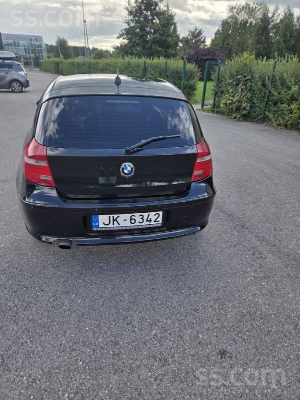 Black BMW 118 2007 in Ogre, with an engine capacity of 2.00 L and mileage of 354 thousand km for 3900 €, photo 3 on AUTOMOTO.COM.LV