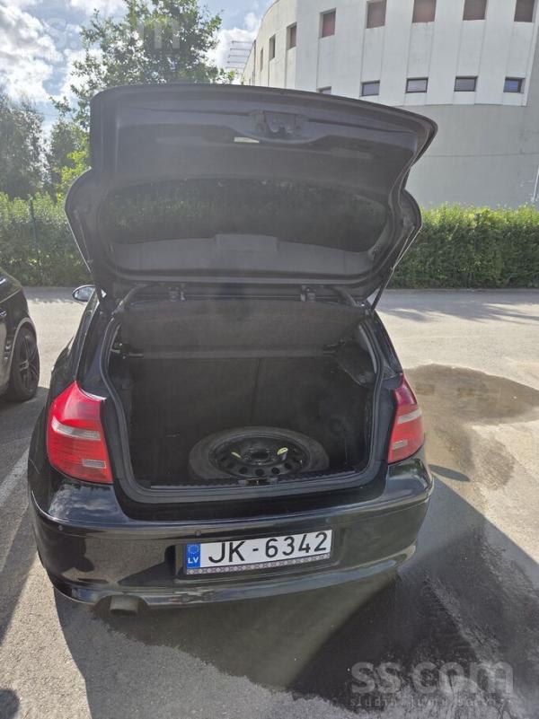 Black BMW 118 2007 in Ogre, with an engine capacity of 2.00 L and mileage of 354 thousand km for 3900 €, photo 9 on AUTOMOTO.COM.LV