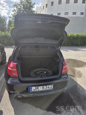 Black BMW 118 2007 in Ogre, with an engine capacity of 2.00 L and mileage of 354 thousand km for 3200 €, photo 10 on AUTOMOTO.COM.LV