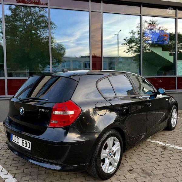 Melns BMW 118 2007 Kaišiadorys, ar dzinēja tilpumu 2.00 L un nobraukumu 318 tūkst. km par 2350 €, foto 7 vietnē AUTOMOTO.COM.LV
