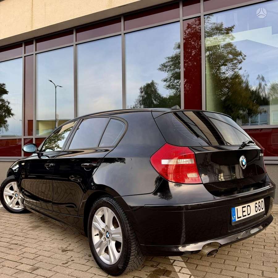 Black BMW 118 2007 in Kaisiadorys, with an engine capacity of 2.00 L and mileage of 318 thousand km for 2350 €, photo 11 on AUTOMOTO.COM.LV