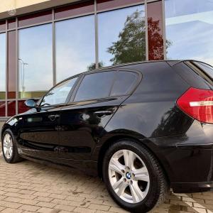 Black BMW 118 2007 in Kaisiadorys, with an engine capacity of 2.00 L and mileage of 318 thousand km for 2350 €, photo 13 on AUTOMOTO.COM.LV