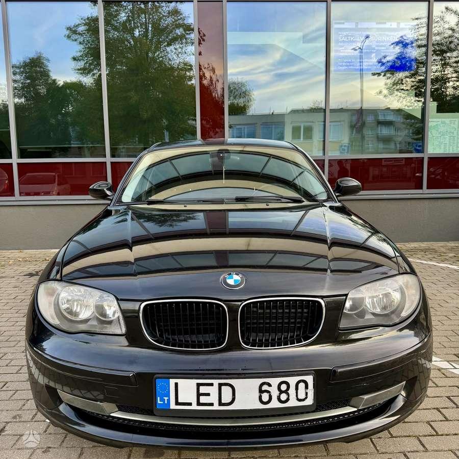 Black BMW 118 2007 in Kaisiadorys, with an engine capacity of 2.00 L and mileage of 318 thousand km for 2350 €, photo 18 on AUTOMOTO.COM.LV