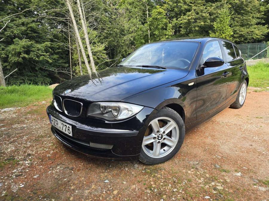 Black BMW 118 2007 in Kaunas, with an engine capacity of 2.00 L and mileage of 359 thousand km for 2800 €, photo 1 on AUTOMOTO.COM.LV
