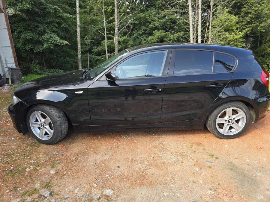 Black BMW 118 2007 in Kaunas, with an engine capacity of 2.00 L and mileage of 359 thousand km for 2800 €, photo 3 on AUTOMOTO.COM.LV