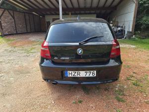 Black BMW 118 2007 in Kaunas, with an engine capacity of 2.00 L and mileage of 359 thousand km for 2800 €, photo 4 on AUTOMOTO.COM.LV