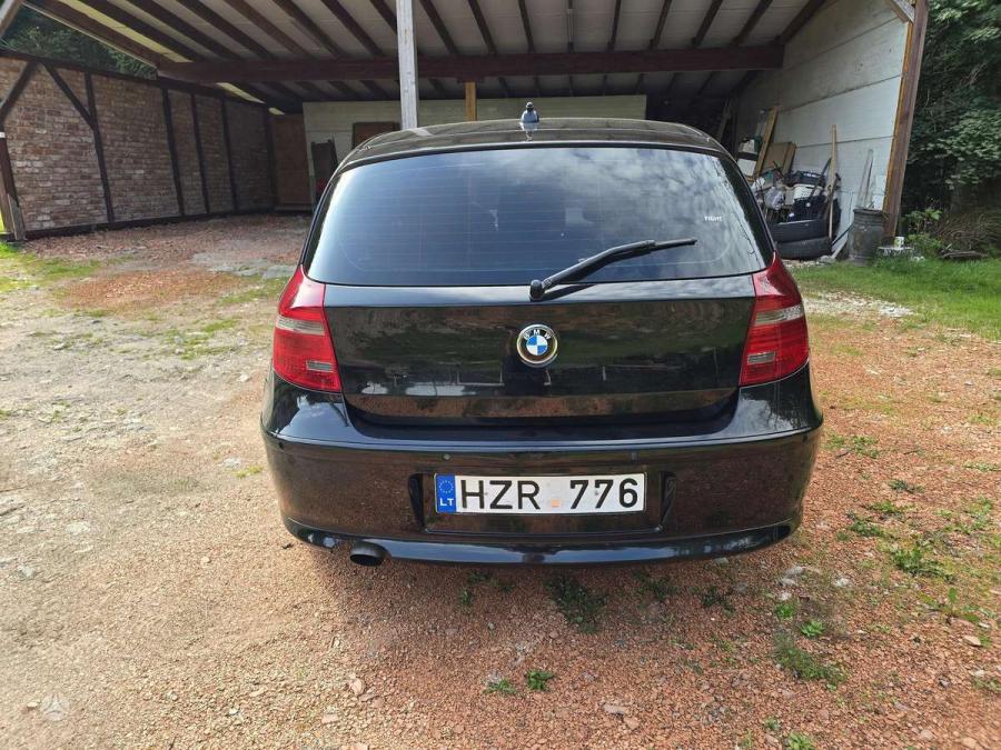 Black BMW 118 2007 in Kaunas, with an engine capacity of 2.00 L and mileage of 359 thousand km for 2800 €, photo 4 on AUTOMOTO.COM.LV
