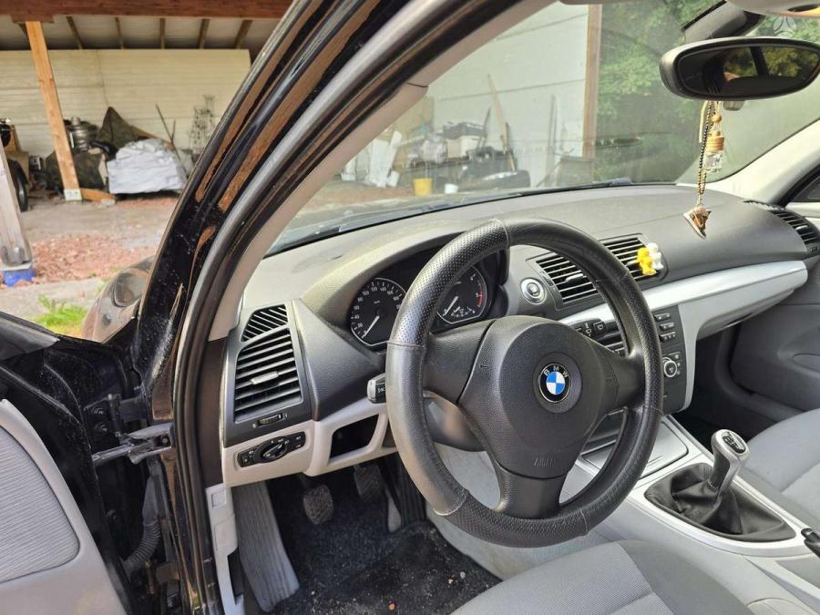 Black BMW 118 2007 in Kaunas, with an engine capacity of 2.00 L and mileage of 359 thousand km for 2800 €, photo 5 on AUTOMOTO.COM.LV
