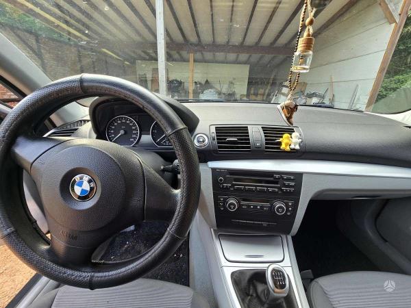 Melns BMW 118 2007 Kauņa, ar dzinēja tilpumu 2.00 L un nobraukumu 359 tūkst. km par 2800 €, foto 6 vietnē AUTOMOTO.COM.LV