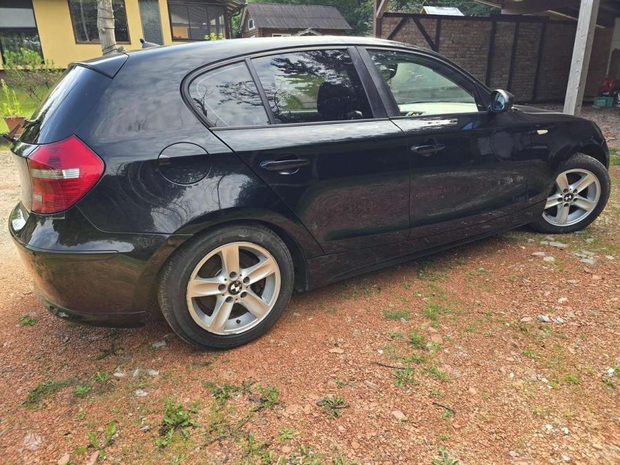 Black BMW 118 2007 in Kaunas, with an engine capacity of 2.00 L and mileage of 359 thousand km for 2800 €, photo 7 on AUTOMOTO.COM.LV