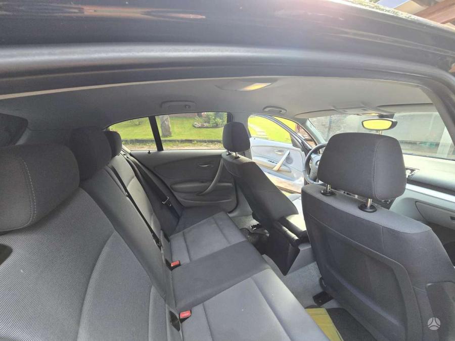Black BMW 118 2007 in Kaunas, with an engine capacity of 2.00 L and mileage of 359 thousand km for 2800 €, photo 8 on AUTOMOTO.COM.LV