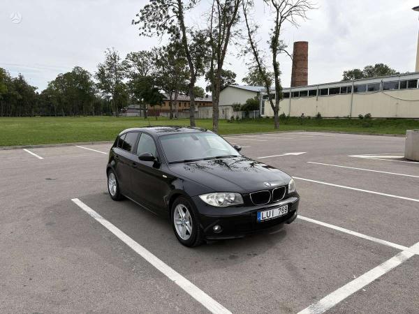Black BMW 118 2007 in Ukmerge, with an engine capacity of 2.00 L and mileage of 332 thousand km for 2300 €, photo 1 on AUTOMOTO.COM.LV