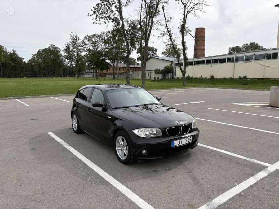 Black BMW 118 2007 in Ukmerge, with an engine capacity of 2.00 L and mileage of 332 thousand km for 2300 €, photo 1 on AUTOMOTO.COM.LV