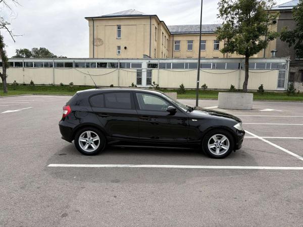Black BMW 118 2007 in Ukmerge, with an engine capacity of 2.00 L and mileage of 332 thousand km for 2300 €, photo 3 on AUTOMOTO.COM.LV