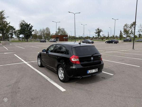 Black BMW 118 2007 in Ukmerge, with an engine capacity of 2.00 L and mileage of 332 thousand km for 2300 €, photo 5 on AUTOMOTO.COM.LV