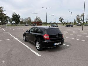 Black BMW 118 2007 in Ukmerge, with an engine capacity of 2.00 L and mileage of 332 thousand km for 2300 €, photo 5 on AUTOMOTO.COM.LV