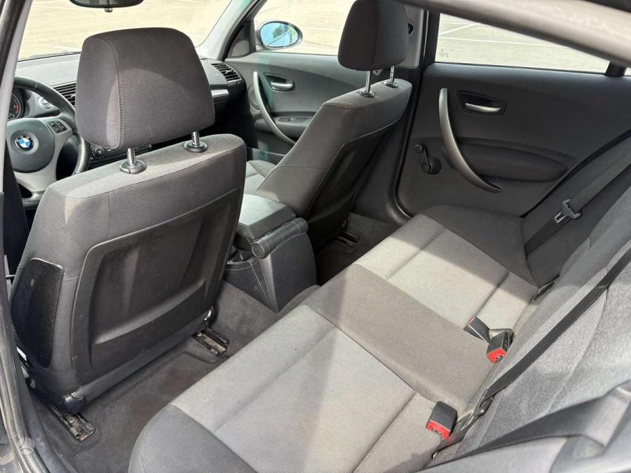 Black BMW 118 2007 in Ukmerge, with an engine capacity of 2.00 L and mileage of 332 thousand km for 2300 €, photo 8 on AUTOMOTO.COM.LV