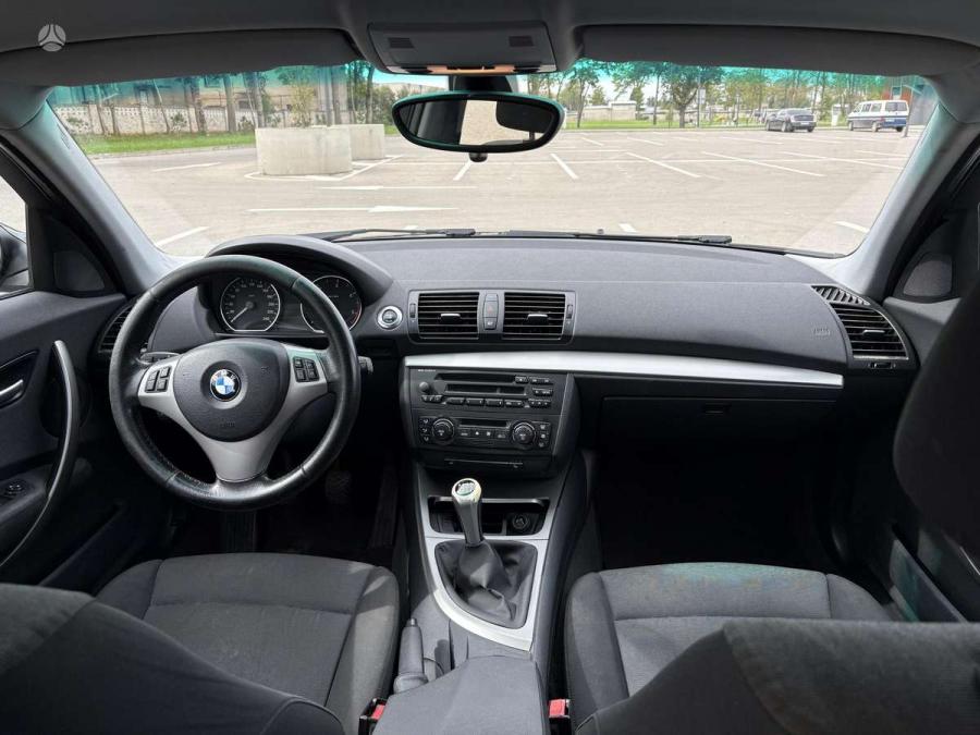 Black BMW 118 2007 in Ukmerge, with an engine capacity of 2.00 L and mileage of 332 thousand km for 2300 €, photo 9 on AUTOMOTO.COM.LV