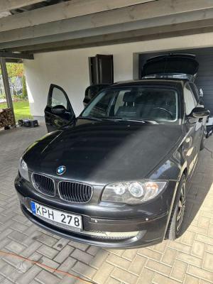 Melns BMW 118 2007 Kauņa, ar dzinēja tilpumu 2.00 L un nobraukumu 311 tūkst. km par 3200 €, foto  vietnē AUTOMOTO.COM.LV