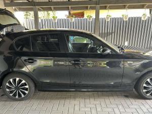 Melns BMW 118 2007 Kauņa, ar dzinēja tilpumu 2.00 L un nobraukumu 311 tūkst. km par 3200 €, foto 10 vietnē AUTOMOTO.COM.LV