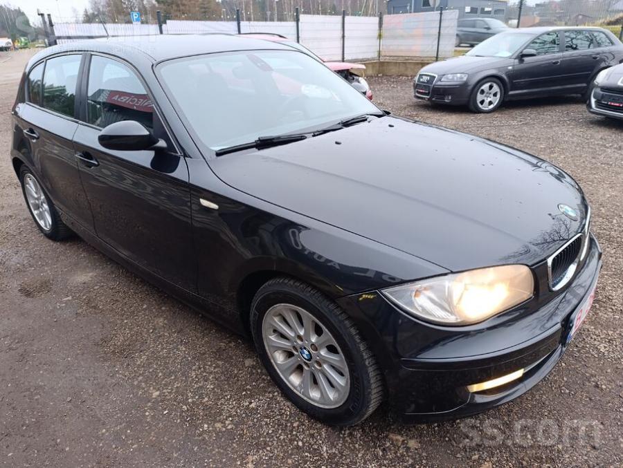 Black BMW 118 2008 in Valmiera, with an engine capacity of 2.00 L and mileage of 269 thousand km for 3550 €, photo 5 on AUTOMOTO.COM.LV
