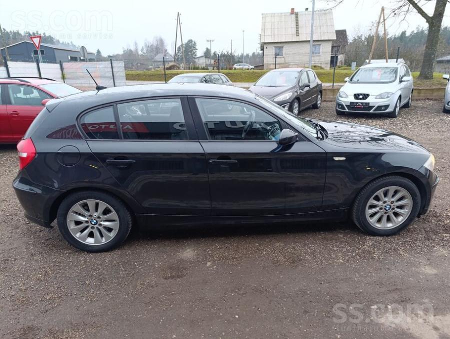 Black BMW 118 2008 in Valmiera, with an engine capacity of 2.00 L and mileage of 269 thousand km for 3550 €, photo 6 on AUTOMOTO.COM.LV