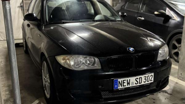 Black BMW 118 2008 in Vilnius, with an engine capacity of 2.00 L and mileage of 267 thousand km for 1800 €, photo 2 on AUTOMOTO.COM.LV
