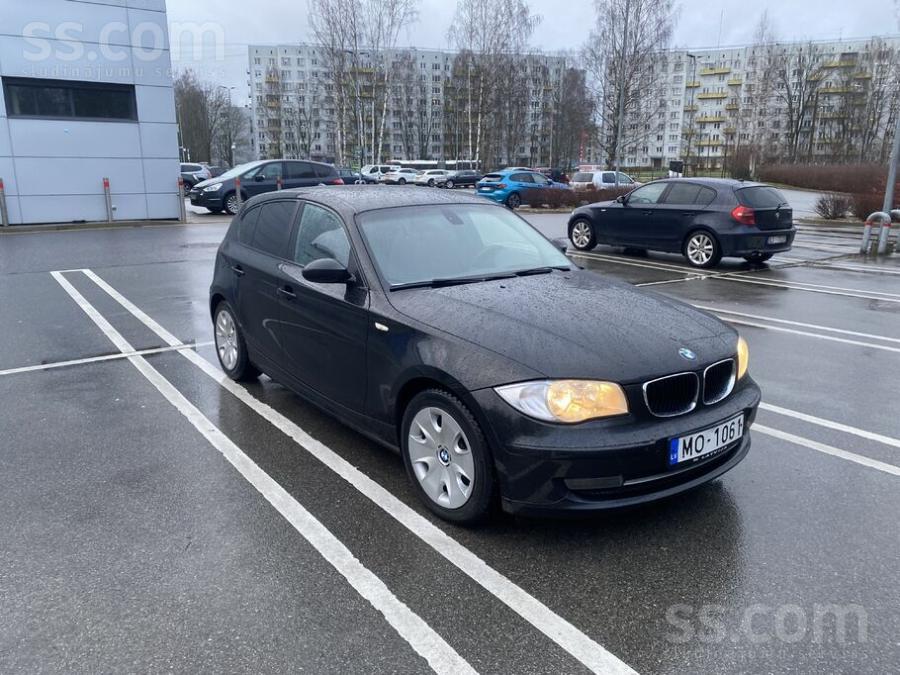 Black BMW 118 2008 in Riga, with an engine capacity of 2.00 L and mileage of 302 thousand km for 4600 €, photo 5 on AUTOMOTO.COM.LV