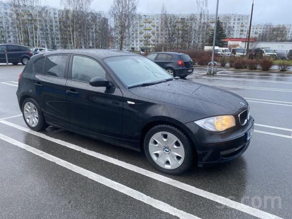 Black BMW 118 2008 in Riga, with an engine capacity of 2.00 L and mileage of 302 thousand km for 4600 €, photo 8 on AUTOMOTO.COM.LV