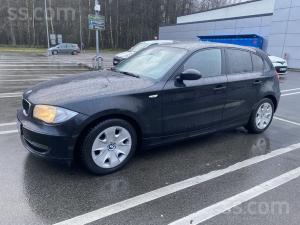 Black BMW 118 2008 in Riga, with an engine capacity of 2.00 L and mileage of 302 thousand km for 4600 €, photo 9 on AUTOMOTO.COM.LV