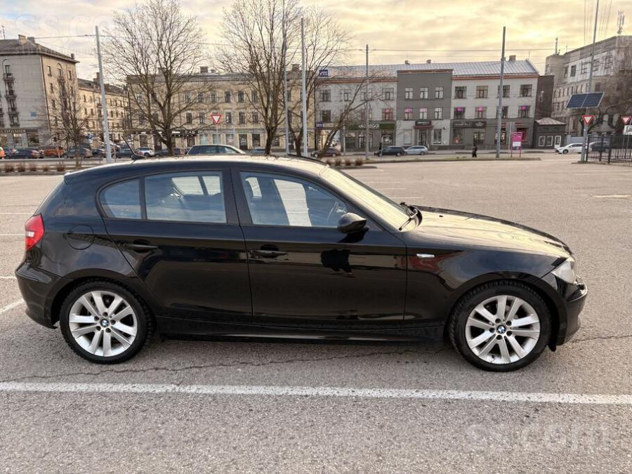 Black BMW 118 2008 in Riga, with an engine capacity of 2.00 L and mileage of 307 thousand km for 4000 €, photo 2 on AUTOMOTO.COM.LV