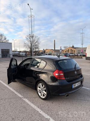 Black BMW 118 2008 in Riga, with an engine capacity of 2.00 L and mileage of 307 thousand km for 4000 €, photo 3 on AUTOMOTO.COM.LV