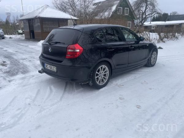 Black BMW 118 2008 in Limbazi, with an engine capacity of 2.00 L and mileage of 240 thousand km for 2650 €, photo 2 on AUTOMOTO.COM.LV
