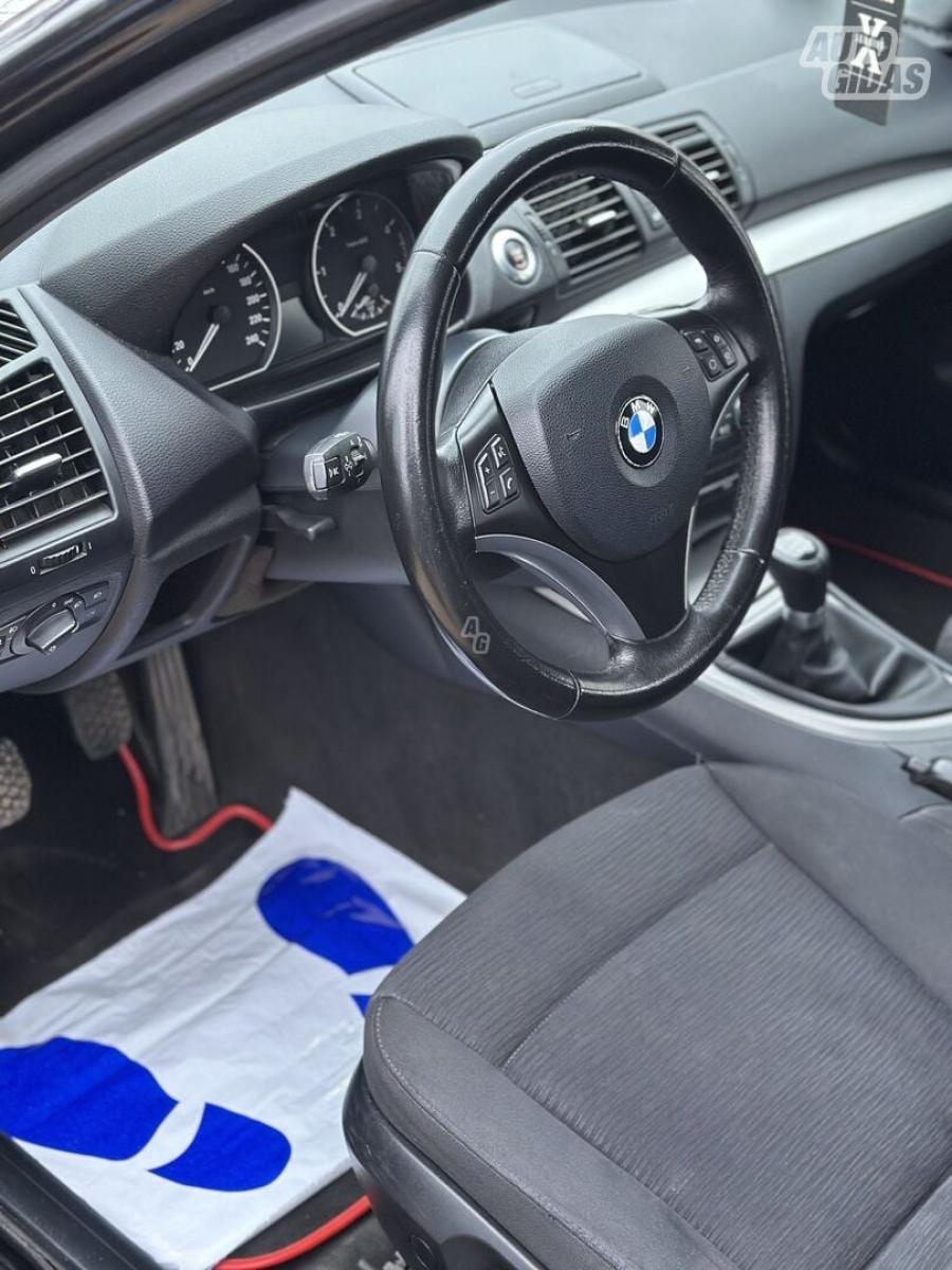 Melns BMW 118 2008 Viļņa, ar dzinēja tilpumu 2.00 L un nobraukumu 295 tūkst. km par 2650 €, foto 8 vietnē AUTOMOTO.COM.LV