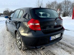 Black BMW 118 2008 in Riga, with an engine capacity of 2.00 L and mileage of 299 thousand km for 1950 €, photo 3 on AUTOMOTO.COM.LV