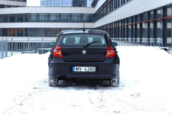 Black BMW 118 2008 in Riga, with an engine capacity of 2.00 L and mileage of 298 thousand km for 3980 €, photo 5 on AUTOMOTO.COM.LV