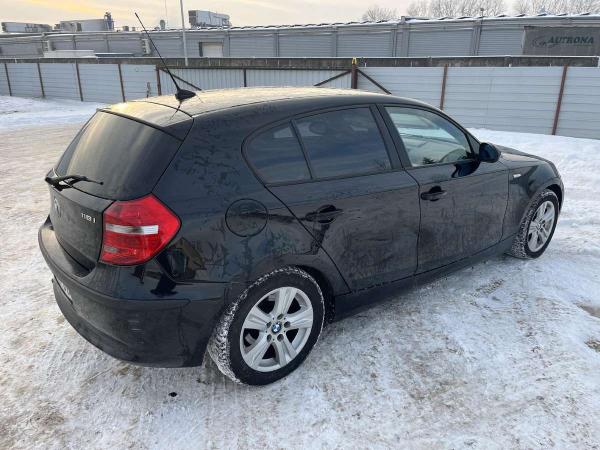 Black BMW 118 2008 in Panevezys, with an engine capacity of 2.00 L and mileage of 187 thousand km for 2800 €, photo 2 on AUTOMOTO.COM.LV