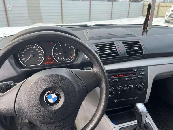 Black BMW 118 2008 in Panevezys, with an engine capacity of 2.00 L and mileage of 187 thousand km for 2800 €, photo 5 on AUTOMOTO.COM.LV