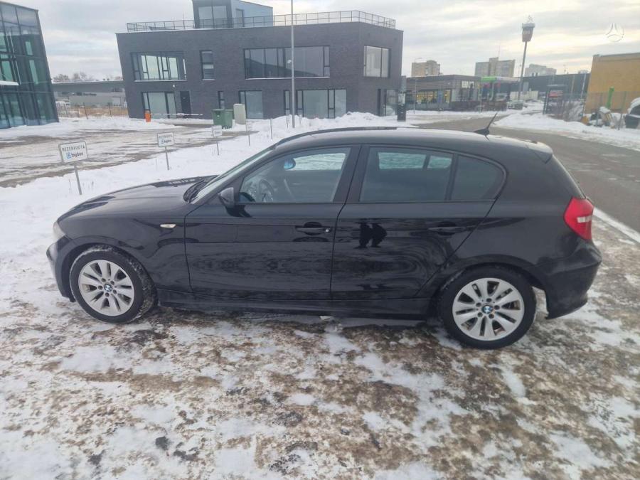 Melns BMW 118 2008 Kauņa, ar dzinēja tilpumu 2.00 L un nobraukumu 224 tūkst. km par 3900 €, foto 3 vietnē AUTOMOTO.COM.LV