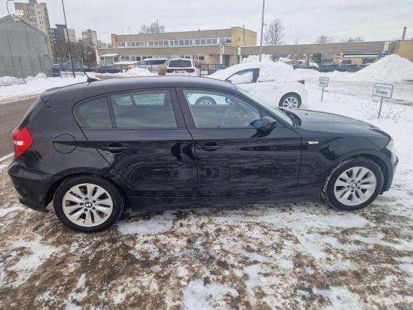 Black BMW 118 2008 in Kaunas, with an engine capacity of 2.00 L and mileage of 224 thousand km for 3900 €, photo 4 on AUTOMOTO.COM.LV