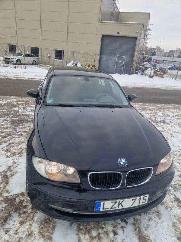 Black BMW 118 2008 in Kaunas, with an engine capacity of 2.00 L and mileage of 224 thousand km for 3900 €, photo 5 on AUTOMOTO.COM.LV