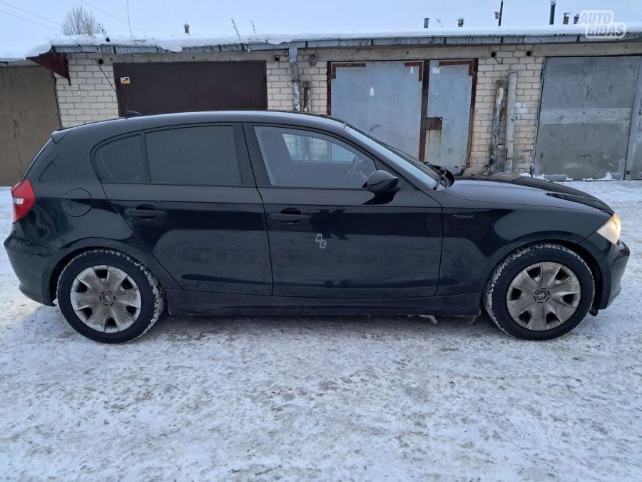 Melns BMW 118 2008 Šauļi, ar dzinēja tilpumu 2.00 L un nobraukumu 201 tūkst. km par 2250 €, foto 3 vietnē AUTOMOTO.COM.LV