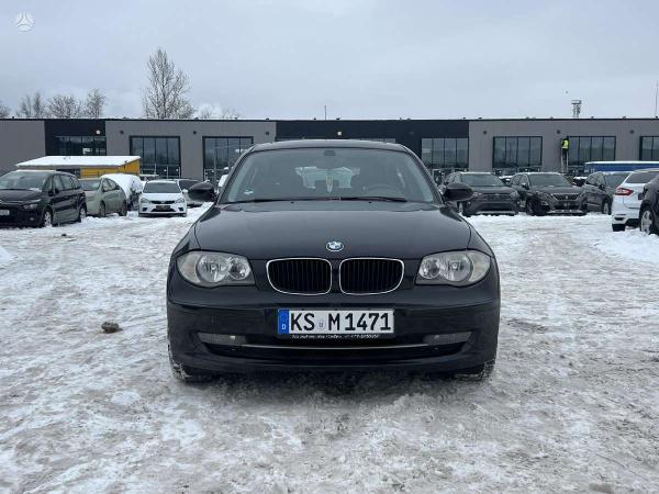Melns BMW 118 2008 Kauņa, ar dzinēja tilpumu 2.00 L un nobraukumu 276 tūkst. km par 3550 €, foto 1 vietnē AUTOMOTO.COM.LV