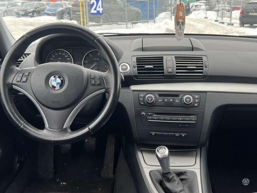 Melns BMW 118 2008 Kauņa, ar dzinēja tilpumu 2.00 L un nobraukumu 276 tūkst. km par 3550 €, foto 7 vietnē AUTOMOTO.COM.LV