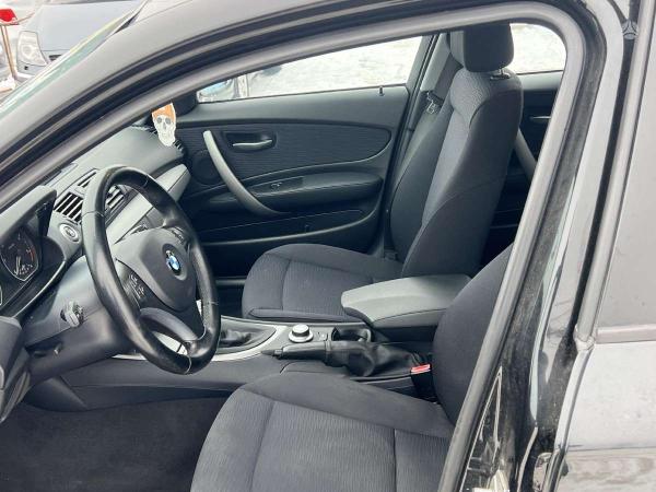 Melns BMW 118 2008 Kauņa, ar dzinēja tilpumu 2.00 L un nobraukumu 276 tūkst. km par 3550 €, foto 8 vietnē AUTOMOTO.COM.LV