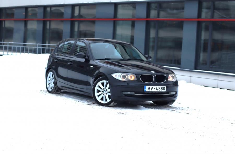 Black BMW 118 2008 in Riga, with an engine capacity of 2.00 L and mileage of 298 thousand km for 3780 €, photo 1 on AUTOMOTO.COM.LV