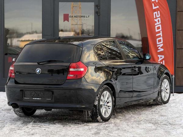 Black BMW 118 2008 in Vilnius, with an engine capacity of 2.00 L and mileage of 247 thousand km for 4900 €, photo 5 on AUTOMOTO.COM.LV